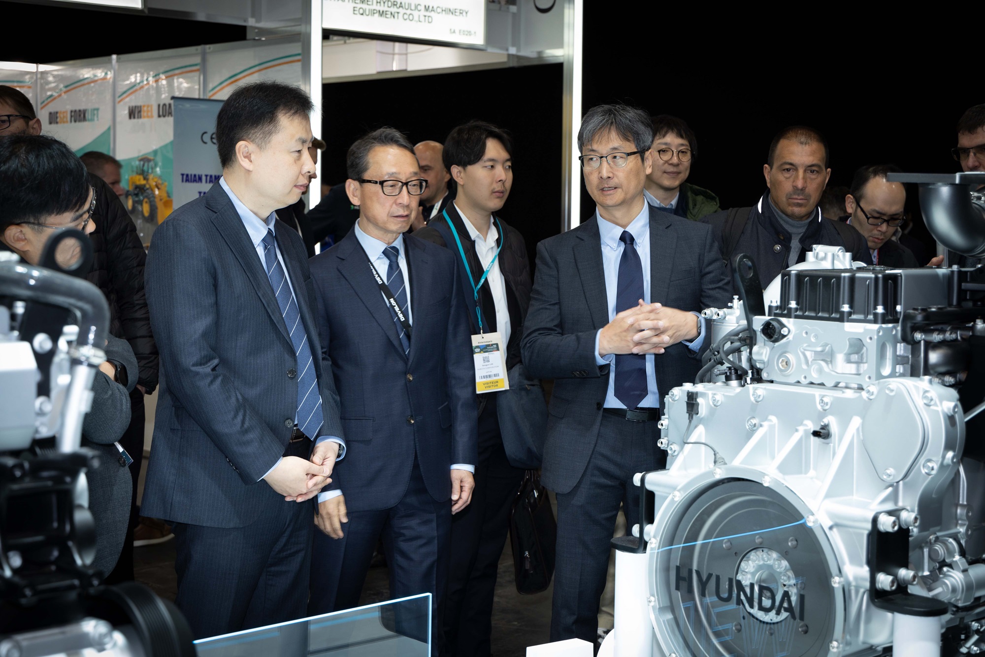 ‘HYUNDAI’ 엔진, 유럽 시장에 차세대 친환경 기술력 알려 | HD현대ESG